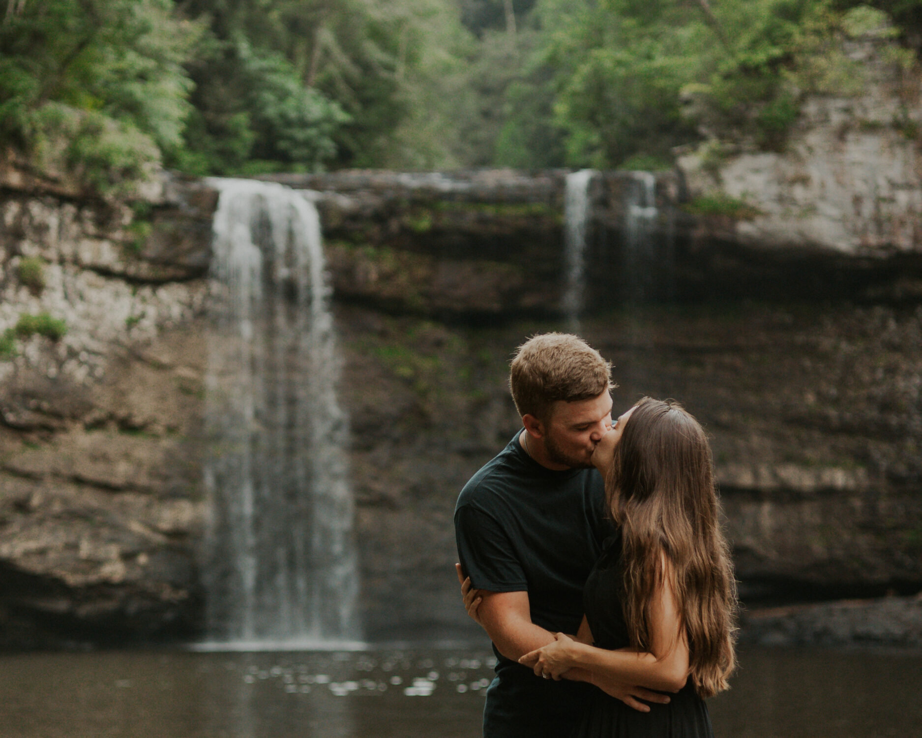 15 Best Nashville Engagement Photo Locations - https://nicoleleniakiser.com